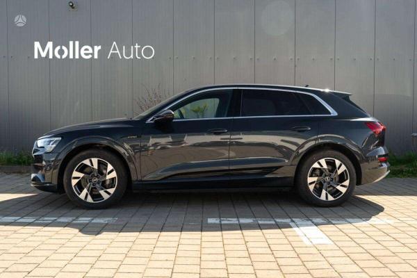 Серый Ауди E-Tron 2023 в Вильнюс, объемом двигателя 0.00 л и пробегом 48 тыс. км за 38300 €, фото 4 на AUTOMOTO.COM.LV