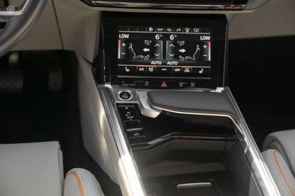 Серый Ауди E-Tron 2023 в Вильнюс, объемом двигателя 0.00 л и пробегом 48 тыс. км за 38300 €, фото 11 на AUTOMOTO.COM.LV