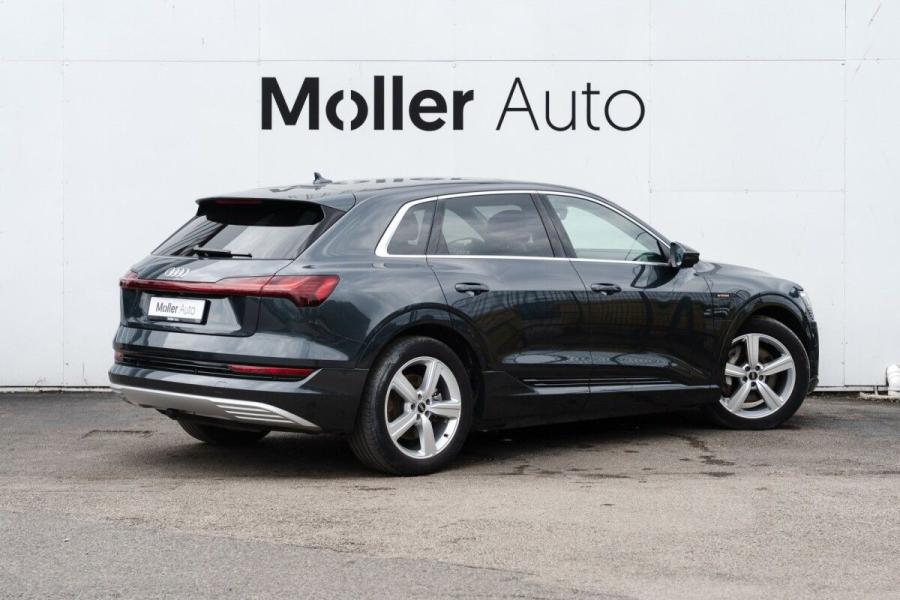 Grey Audi E-Tron 2023 in Riga, with an engine capacity of 0.00 L and mileage of 37 thousand km for 38900 €, photo 5 on AUTOMOTO.COM.LV