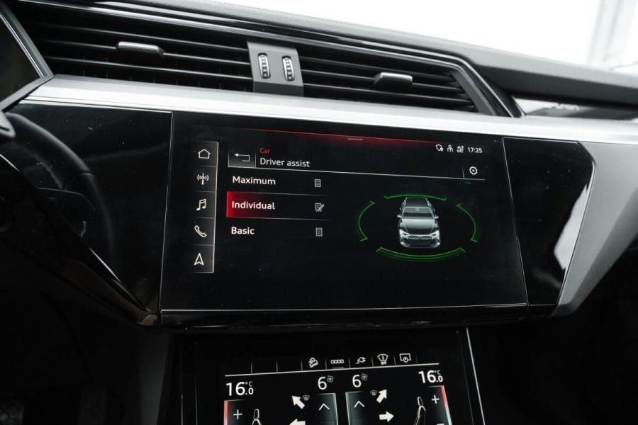 Grey Audi E-Tron 2023 in Riga, with an engine capacity of 0.00 L and mileage of 37 thousand km for 38900 €, photo 32 on AUTOMOTO.COM.LV