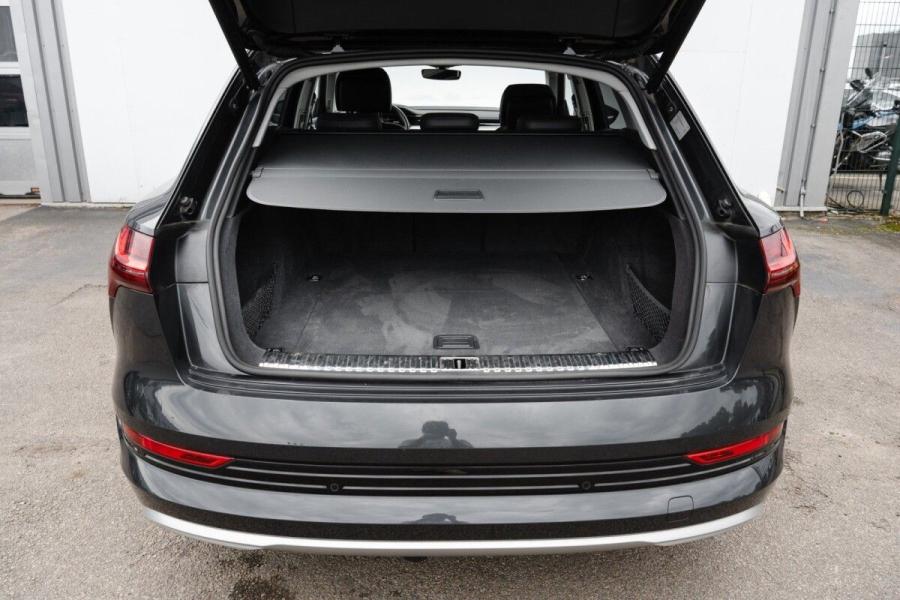 Grey Audi E-Tron 2023 in Riga, with an engine capacity of 0.00 L and mileage of 37 thousand km for 38900 €, photo 40 on AUTOMOTO.COM.LV