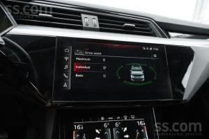 Pelēks Audi E-Tron 2023 Rīga, ar dzinēja tilpumu 0.00 L un nobraukumu 37 tūkst. km par 38900 €, foto 32 vietnē AUTOMOTO.COM.LV