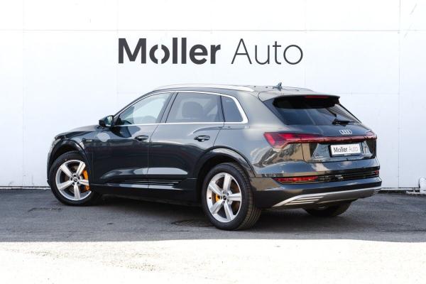 Pelēks Audi E-Tron 2023 Rīga, ar dzinēja tilpumu 0.00 L un nobraukumu 48 tūkst. km par 38500 €, foto 4 vietnē AUTOMOTO.COM.LV