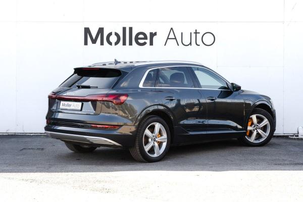Pelēks Audi E-Tron 2023 Rīga, ar dzinēja tilpumu 0.00 L un nobraukumu 48 tūkst. km par 38500 €, foto 5 vietnē AUTOMOTO.COM.LV
