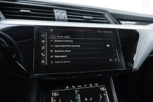 Серый Ауди E-Tron 2023 в Рига, объемом двигателя 0.00 л и пробегом 48 тыс. км за 38500 €, фото 36 на AUTOMOTO.COM.LV