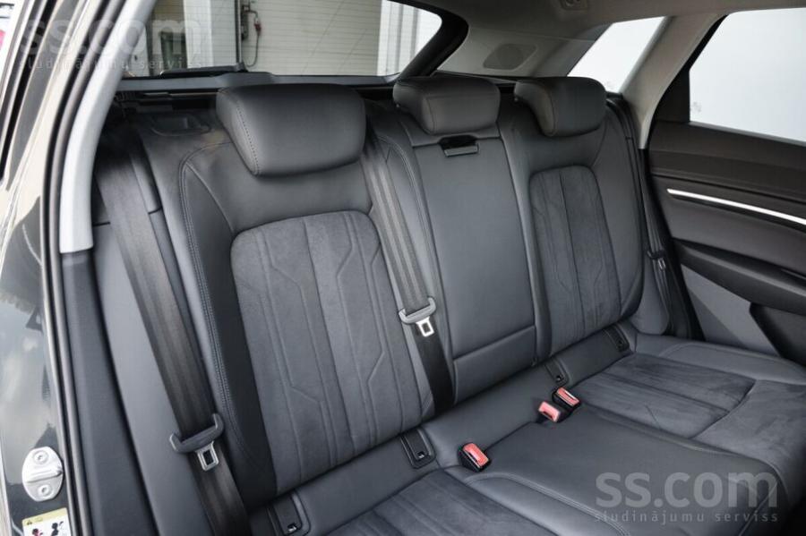 Pelēks Audi E-Tron 2023 Rīga, ar dzinēja tilpumu 0.00 L un nobraukumu 48 tūkst. km par 38500 €, foto 9 vietnē AUTOMOTO.COM.LV