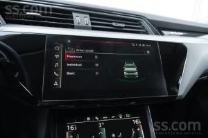 Pelēks Audi E-Tron 2023 Rīga, ar dzinēja tilpumu 0.00 L un nobraukumu 48 tūkst. km par 38500 €, foto 34 vietnē AUTOMOTO.COM.LV