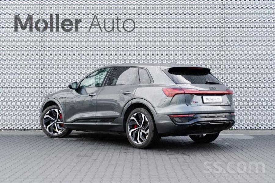 Grey Audi E-Tron 2024 in Riga, with an engine capacity of 0.00 L and mileage of 73 thousand km for 64100 €, photo 4 on AUTOMOTO.COM.LV