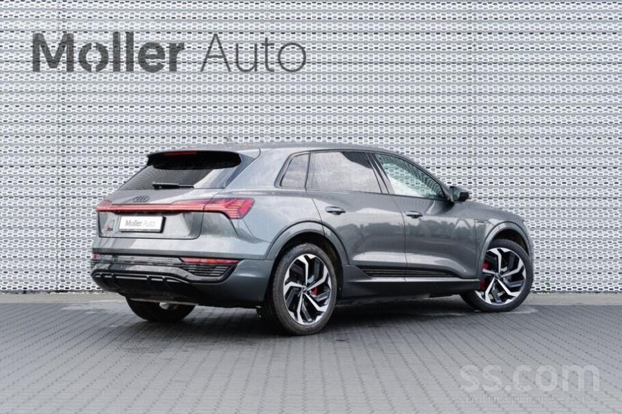 Grey Audi E-Tron 2024 in Riga, with an engine capacity of 0.00 L and mileage of 73 thousand km for 64100 €, photo 5 on AUTOMOTO.COM.LV
