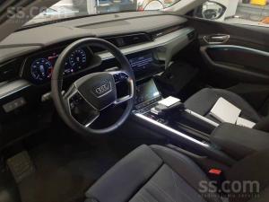Pelēks Audi E-Tron 2025 Rīga, ar dzinēja tilpumu 0.00 L un nobraukumu 18 tūkst. km par 56900 €, foto 4 vietnē AUTOMOTO.COM.LV