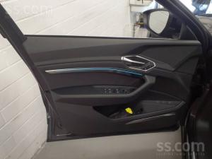 Pelēks Audi E-Tron 2025 Rīga, ar dzinēja tilpumu 0.00 L un nobraukumu 18 tūkst. km par 56900 €, foto 5 vietnē AUTOMOTO.COM.LV