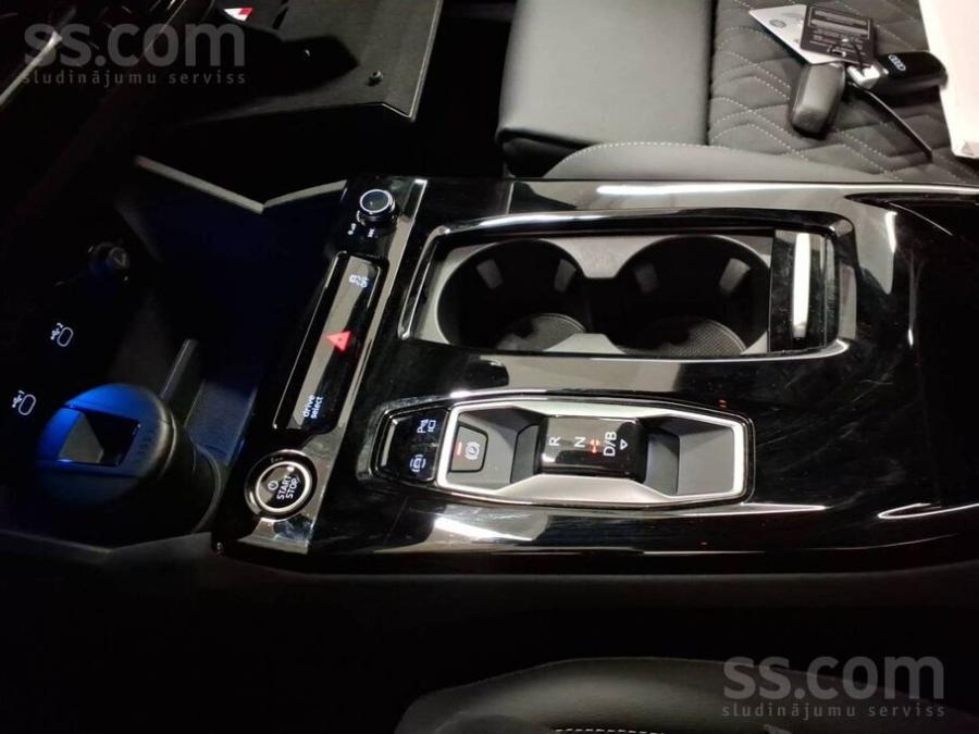 Grey Audi E-Tron 2025 in Riga, with an engine capacity of 0.00 L and mileage of 9 thousand km for 69100 €, photo 6 on AUTOMOTO.COM.LV
