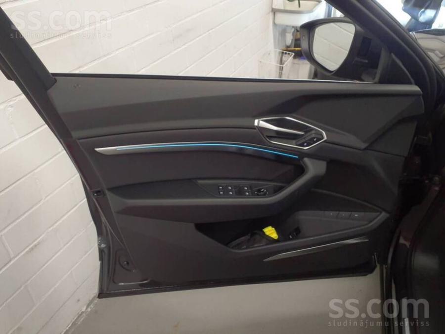 Grey Audi E-Tron 2025 in Riga, with an engine capacity of 0.00 L and mileage of 18 thousand km for 54400 €, photo 5 on AUTOMOTO.COM.LV