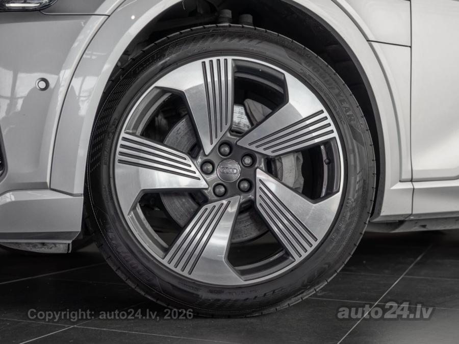 Pelēks Audi E-Tron 2020 Tallina, ar dzinēja tilpumu 0.00 L un nobraukumu 101 tūkst. km par 30900 €, foto 5 vietnē AUTOMOTO.COM.LV