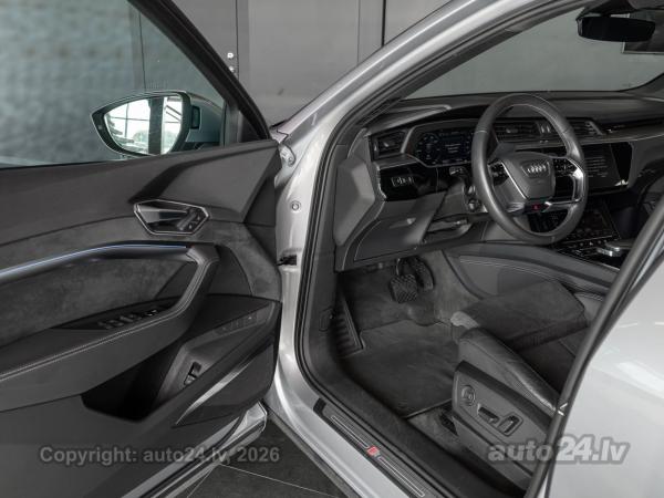 Grey Audi E-Tron 2020 in Tallinn, with an engine capacity of 0.00 L and mileage of 101 thousand km for 30900 €, photo 5 on AUTOMOTO.COM.LV