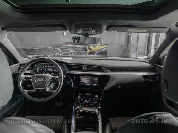 Grey Audi E-Tron 2020 in Tallinn, with an engine capacity of 0.00 L and mileage of 101 thousand km for 30900 €, photo 10 on AUTOMOTO.COM.LV
