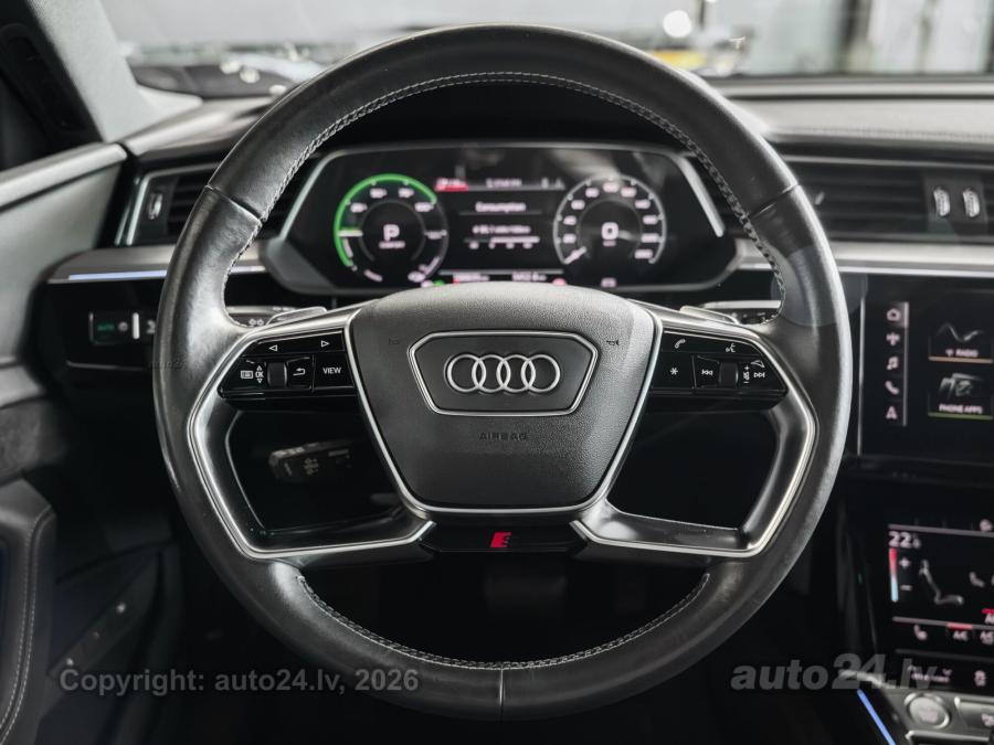 Pelēks Audi E-Tron 2020 Tallina, ar dzinēja tilpumu 0.00 L un nobraukumu 101 tūkst. km par 30900 €, foto 12 vietnē AUTOMOTO.COM.LV