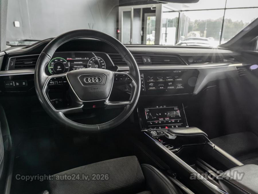 Pelēks Audi E-Tron 2020 Tallina, ar dzinēja tilpumu 0.00 L un nobraukumu 101 tūkst. km par 30900 €, foto 13 vietnē AUTOMOTO.COM.LV