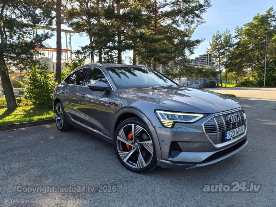 Pelēks Audi E-Tron 2020 Tallina, ar dzinēja tilpumu 0.00 L un nobraukumu 125 tūkst. km par 28600 €, foto 1 vietnē AUTOMOTO.COM.LV