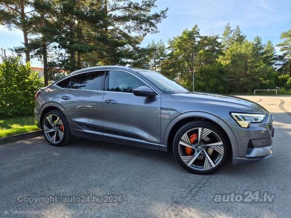 Pelēks Audi E-Tron 2020 Tallina, ar dzinēja tilpumu 0.00 L un nobraukumu 125 tūkst. km par 28600 €, foto 4 vietnē AUTOMOTO.COM.LV