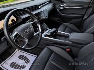 Pelēks Audi E-Tron 2020 Tallina, ar dzinēja tilpumu 0.00 L un nobraukumu 125 tūkst. km par 28600 €, foto 14 vietnē AUTOMOTO.COM.LV