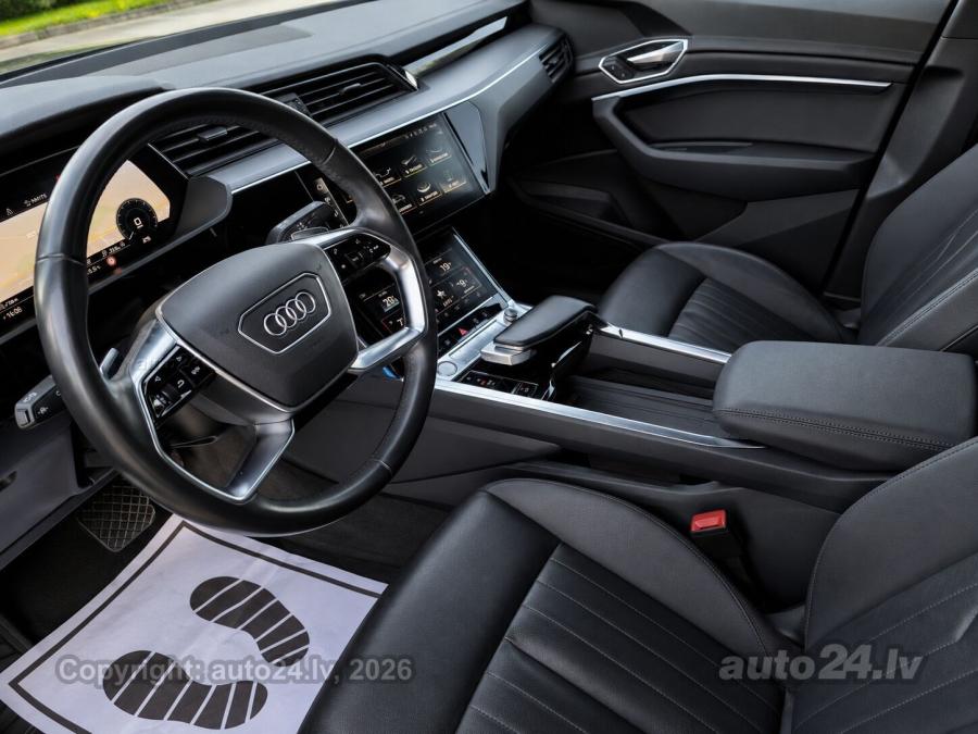 Pelēks Audi E-Tron 2020 Tallina, ar dzinēja tilpumu 0.00 L un nobraukumu 125 tūkst. km par 28600 €, foto 14 vietnē AUTOMOTO.COM.LV