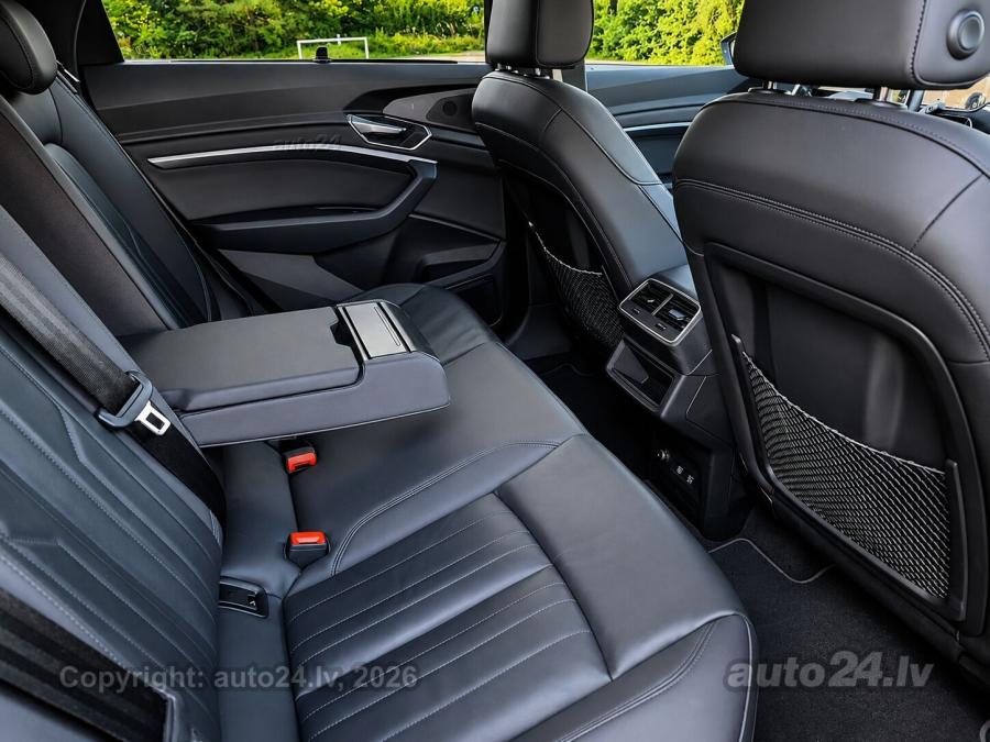 Pelēks Audi E-Tron 2020 Tallina, ar dzinēja tilpumu 0.00 L un nobraukumu 125 tūkst. km par 28600 €, foto 15 vietnē AUTOMOTO.COM.LV