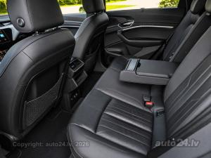 Pelēks Audi E-Tron 2020 Tallina, ar dzinēja tilpumu 0.00 L un nobraukumu 125 tūkst. km par 28600 €, foto 17 vietnē AUTOMOTO.COM.LV