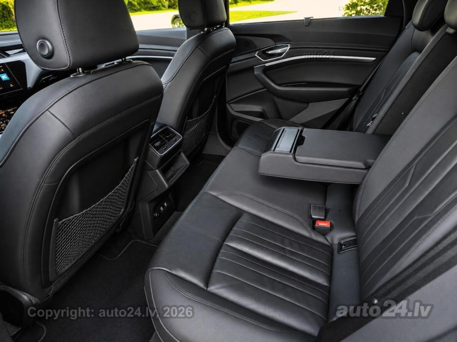 Pelēks Audi E-Tron 2020 Tallina, ar dzinēja tilpumu 0.00 L un nobraukumu 125 tūkst. km par 28600 €, foto 17 vietnē AUTOMOTO.COM.LV