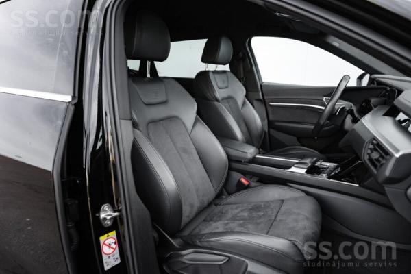 Grey Audi E-Tron 2021 in Riga, with an engine capacity of 0.00 L and mileage of 76 thousand km for 27900 €, photo 8 on AUTOMOTO.COM.LV