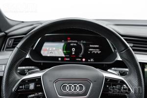 Grey Audi E-Tron 2021 in Riga, with an engine capacity of 0.00 L and mileage of 76 thousand km for 27900 €, photo 17 on AUTOMOTO.COM.LV