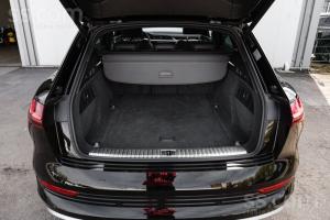 Grey Audi E-Tron 2021 in Riga, with an engine capacity of 0.00 L and mileage of 76 thousand km for 27900 €, photo 33 on AUTOMOTO.COM.LV