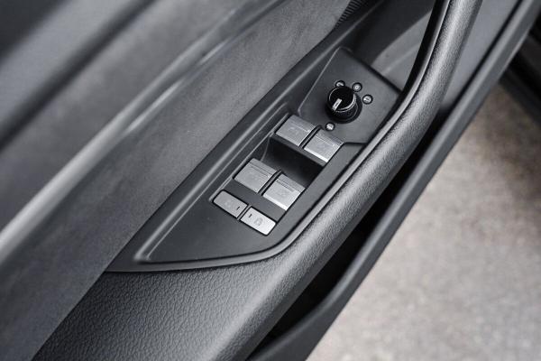 Grey Audi E-Tron 2021 in Riga, with an engine capacity of 0.00 L and mileage of 76 thousand km for 27150 €, photo 10 on AUTOMOTO.COM.LV