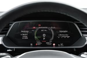 Серый Ауди E-Tron 2021 в Рига, объемом двигателя 0.00 л и пробегом 76 тыс. км за 27150 €, фото 15 на AUTOMOTO.COM.LV