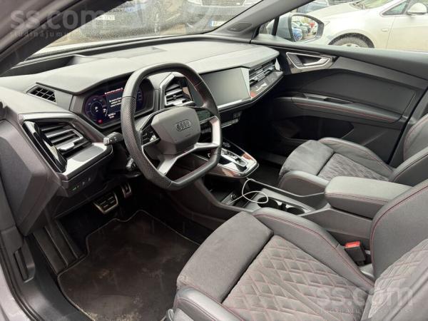 Grey Audi E-Tron 2021 in Riga, with an engine capacity of 0.00 L and mileage of 93 thousand km for 32200 €, photo 7 on AUTOMOTO.COM.LV