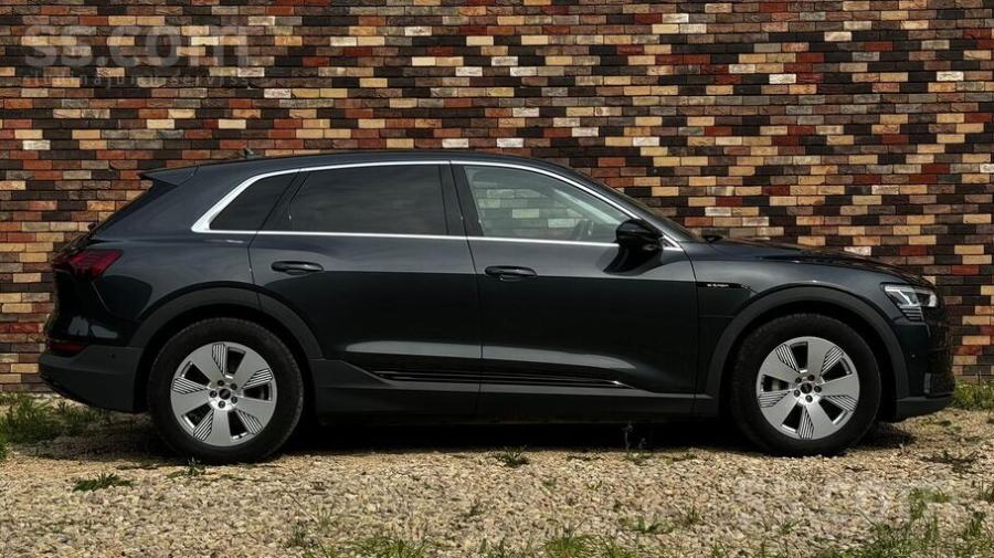 Pelēks Audi E-Tron 2021 Rīga, ar dzinēja tilpumu 0.00 L un nobraukumu 102 tūkst. km par 29999 €, foto 5 vietnē AUTOMOTO.COM.LV