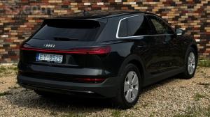 Pelēks Audi E-Tron 2021 Rīga, ar dzinēja tilpumu 0.00 L un nobraukumu 102 tūkst. km par 29999 €, foto 6 vietnē AUTOMOTO.COM.LV