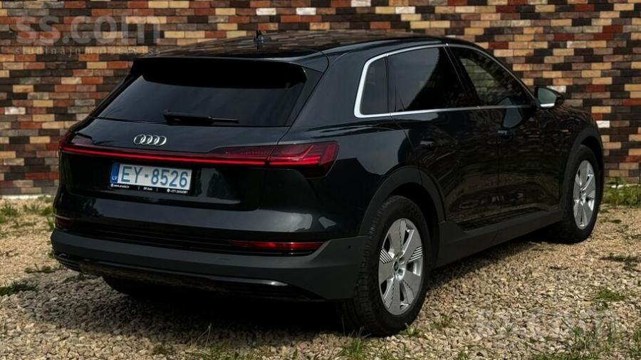 Pelēks Audi E-Tron 2021 Rīga, ar dzinēja tilpumu 0.00 L un nobraukumu 102 tūkst. km par 29999 €, foto 6 vietnē AUTOMOTO.COM.LV