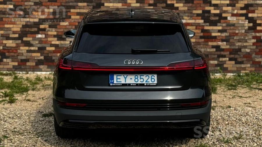 Pelēks Audi E-Tron 2021 Rīga, ar dzinēja tilpumu 0.00 L un nobraukumu 102 tūkst. km par 29999 €, foto 7 vietnē AUTOMOTO.COM.LV