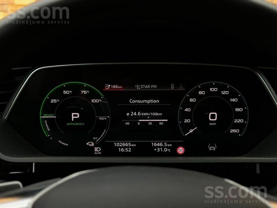 Pelēks Audi E-Tron 2021 Rīga, ar dzinēja tilpumu 0.00 L un nobraukumu 102 tūkst. km par 29999 €, foto 11 vietnē AUTOMOTO.COM.LV