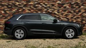 Pelēks Audi E-Tron 2021 Rīga, ar dzinēja tilpumu 0.00 L un nobraukumu 102 tūkst. km par 29999 €, foto 4 vietnē AUTOMOTO.COM.LV