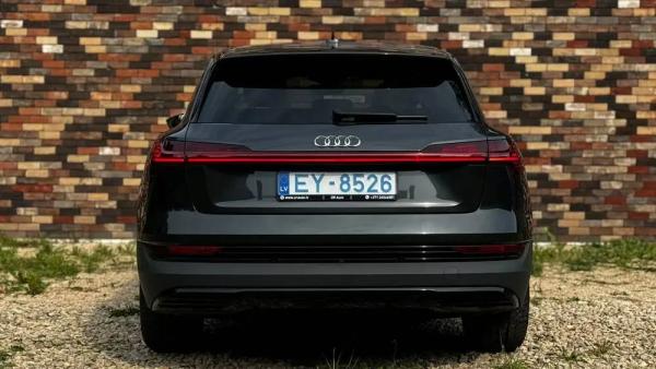Grey Audi E-Tron 2021 in Riga, with an engine capacity of 0.00 L and mileage of 102 thousand km for 29999 €, photo 5 on AUTOMOTO.COM.LV