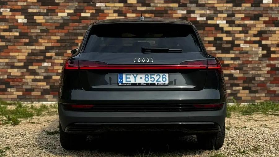 Pelēks Audi E-Tron 2021 Rīga, ar dzinēja tilpumu 0.00 L un nobraukumu 102 tūkst. km par 29999 €, foto 6 vietnē AUTOMOTO.COM.LV