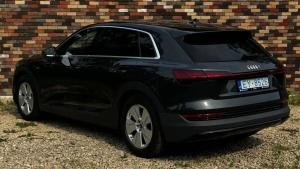Pelēks Audi E-Tron 2021 Rīga, ar dzinēja tilpumu 0.00 L un nobraukumu 102 tūkst. km par 29999 €, foto 10 vietnē AUTOMOTO.COM.LV