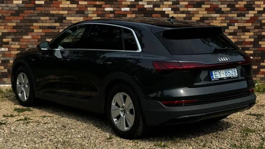 Pelēks Audi E-Tron 2021 Rīga, ar dzinēja tilpumu 0.00 L un nobraukumu 102 tūkst. km par 29999 €, foto 10 vietnē AUTOMOTO.COM.LV