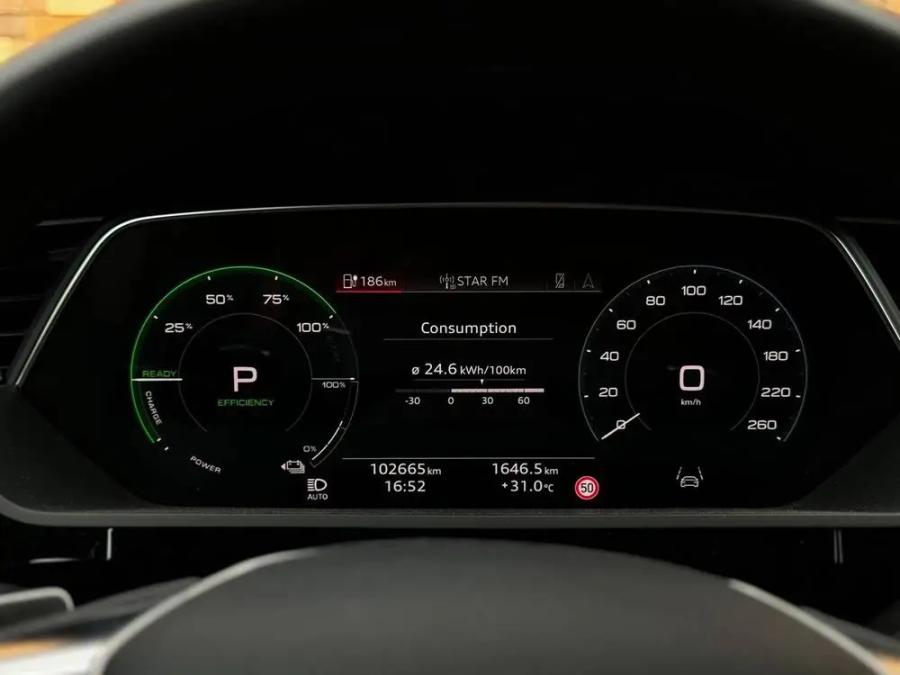 Pelēks Audi E-Tron 2021 Rīga, ar dzinēja tilpumu 0.00 L un nobraukumu 102 tūkst. km par 29999 €, foto 12 vietnē AUTOMOTO.COM.LV
