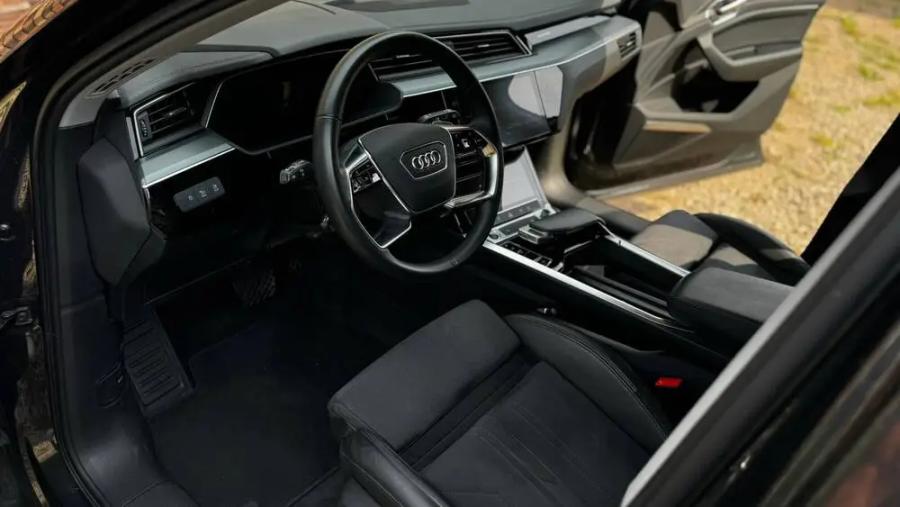 Pelēks Audi E-Tron 2021 Rīga, ar dzinēja tilpumu 0.00 L un nobraukumu 102 tūkst. km par 29999 €, foto 13 vietnē AUTOMOTO.COM.LV