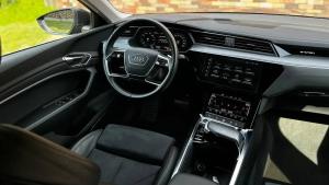 Pelēks Audi E-Tron 2021 Rīga, ar dzinēja tilpumu 0.00 L un nobraukumu 102 tūkst. km par 29999 €, foto 17 vietnē AUTOMOTO.COM.LV