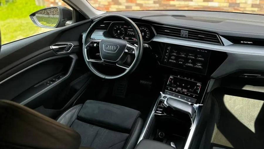 Pelēks Audi E-Tron 2021 Rīga, ar dzinēja tilpumu 0.00 L un nobraukumu 102 tūkst. km par 29999 €, foto 17 vietnē AUTOMOTO.COM.LV