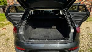 Pelēks Audi E-Tron 2021 Rīga, ar dzinēja tilpumu 0.00 L un nobraukumu 102 tūkst. km par 29999 €, foto 18 vietnē AUTOMOTO.COM.LV